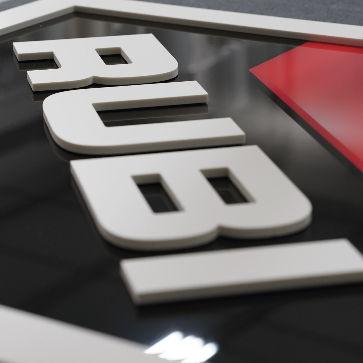 Corte y Grabado Láser - Miami Super Signs